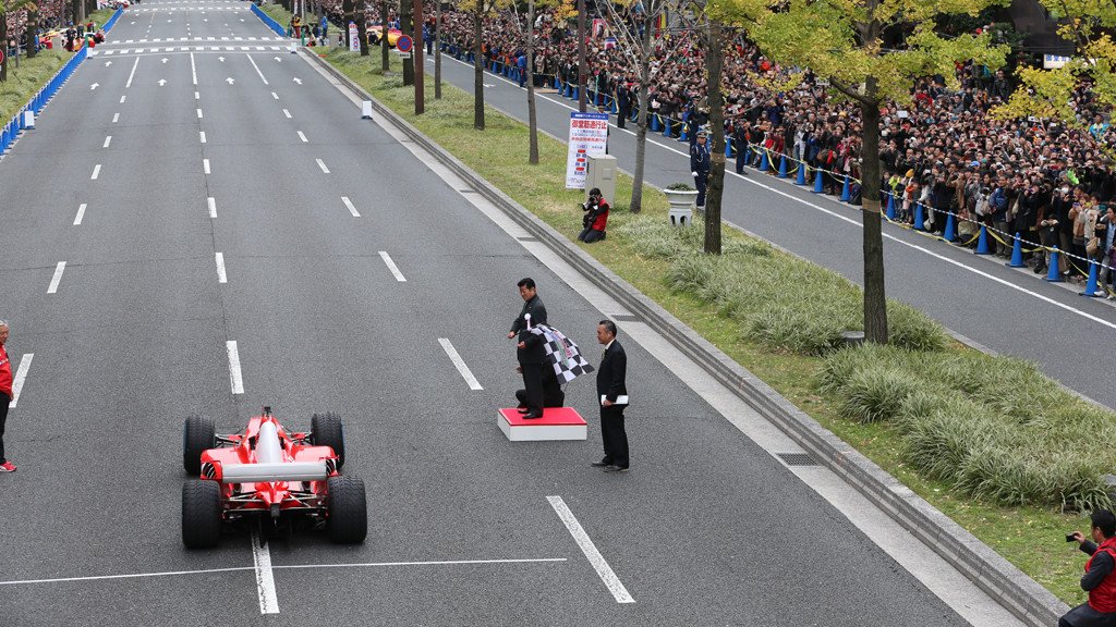 100 Ferraris and F1 Demonstration Reach Osaka - X Auto